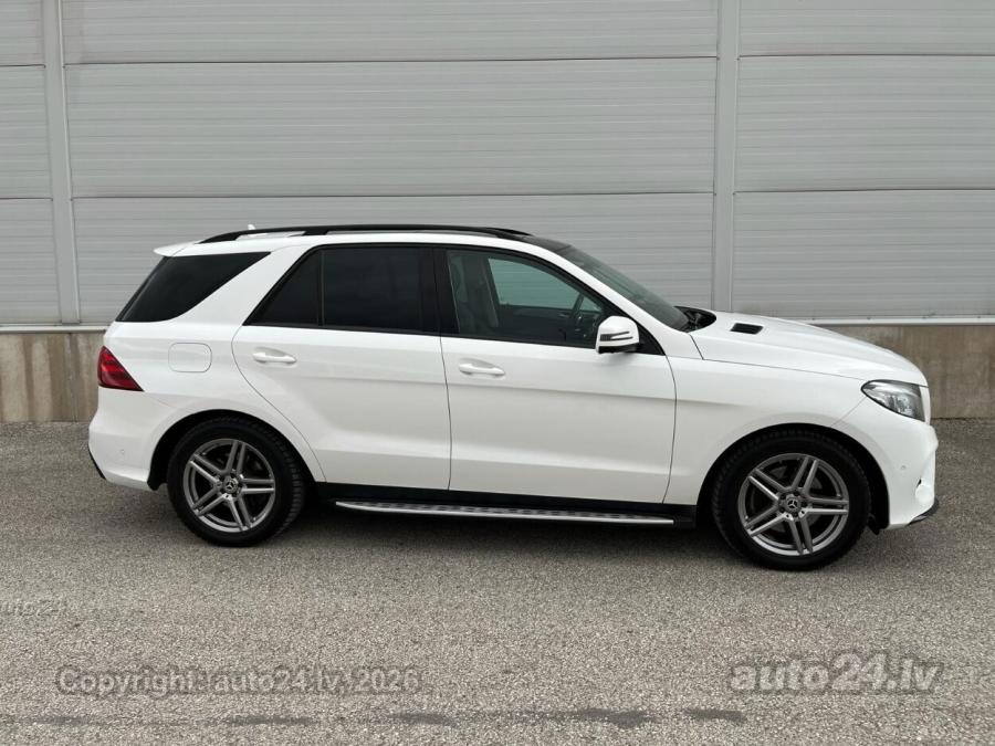 White Mercedes-Benz GLE-Class 2017 in Tartu, with an engine capacity of 3.00 L and mileage of 200 thousand km for 26300 €, photo 6 on AUTOMOTO.COM.LV