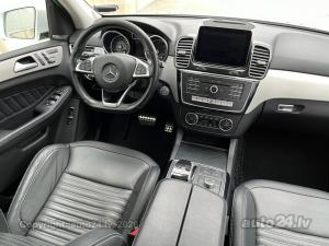 White Mercedes-Benz GLE-Class 2017 in Tartu, with an engine capacity of 3.00 L and mileage of 200 thousand km for 26300 €, photo 12 on AUTOMOTO.COM.LV
