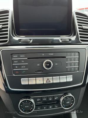 White Mercedes-Benz GLE-Class 2017 in Tartu, with an engine capacity of 3.00 L and mileage of 200 thousand km for 26300 €, photo 16 on AUTOMOTO.COM.LV