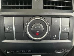White Mercedes-Benz GLE-Class 2017 in Tartu, with an engine capacity of 3.00 L and mileage of 200 thousand km for 26300 €, photo 17 on AUTOMOTO.COM.LV