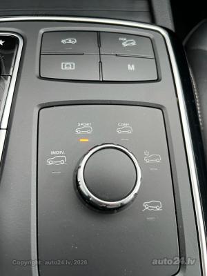 White Mercedes-Benz GLE-Class 2017 in Tartu, with an engine capacity of 3.00 L and mileage of 200 thousand km for 26300 €, photo 18 on AUTOMOTO.COM.LV