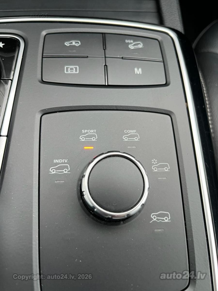 White Mercedes-Benz GLE-Class 2017 in Tartu, with an engine capacity of 3.00 L and mileage of 200 thousand km for 26300 €, photo 18 on AUTOMOTO.COM.LV