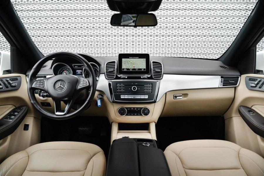 Balts Mercedes-Benz GLE-Class 2017 Mārupe, ar dzinēja tilpumu 3.00 L un nobraukumu 108 tūkst. km par 27100 €, foto 7 vietnē AUTOMOTO.COM.LV