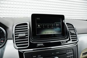 Balts Mercedes-Benz GLE-Class 2017 Mārupe, ar dzinēja tilpumu 3.00 L un nobraukumu 108 tūkst. km par 27100 €, foto 19 vietnē AUTOMOTO.COM.LV