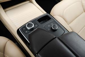 Balts Mercedes-Benz GLE-Class 2017 Mārupe, ar dzinēja tilpumu 3.00 L un nobraukumu 108 tūkst. km par 27100 €, foto 24 vietnē AUTOMOTO.COM.LV