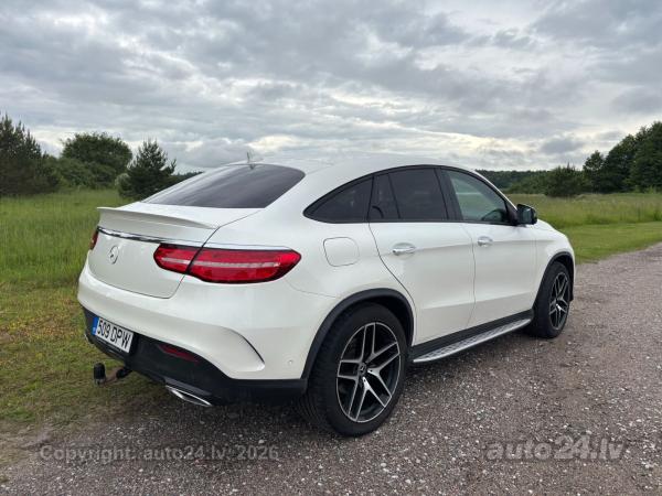 White Mercedes-Benz GLE-Class 2017 in Tallinn, with an engine capacity of 3.00 L and mileage of 99 thousand km for 27000 €, photo 3 on AUTOMOTO.COM.LV