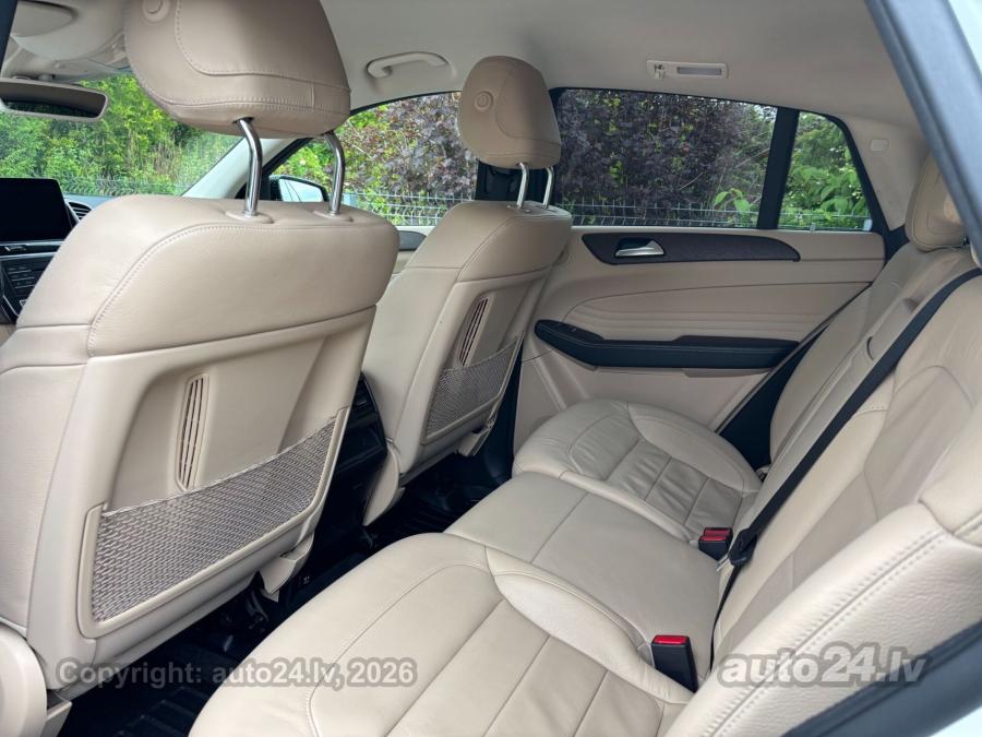 Balts Mercedes-Benz GLE-Class 2017 Tallina, ar dzinēja tilpumu 3.00 L un nobraukumu 99 tūkst. km par 27000 €, foto 5 vietnē AUTOMOTO.COM.LV