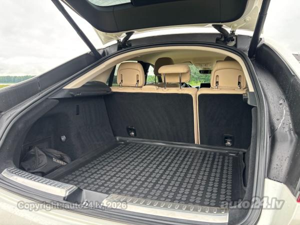 White Mercedes-Benz GLE-Class 2017 in Tallinn, with an engine capacity of 3.00 L and mileage of 99 thousand km for 27000 €, photo 6 on AUTOMOTO.COM.LV