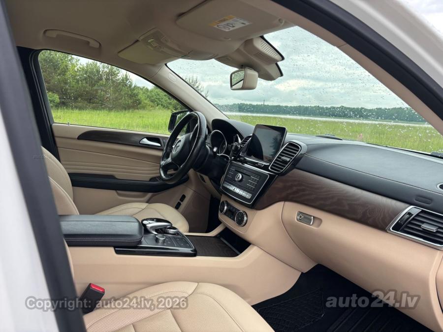 Balts Mercedes-Benz GLE-Class 2017 Tallina, ar dzinēja tilpumu 3.00 L un nobraukumu 99 tūkst. km par 27000 €, foto 8 vietnē AUTOMOTO.COM.LV