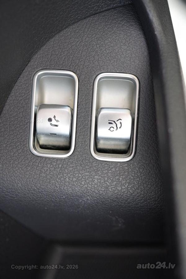 White Mercedes-Benz GLE-Class 2019 in Tallinn, with an engine capacity of 2.90 L and mileage of 109 thousand km for 54900 €, photo 11 on AUTOMOTO.COM.LV