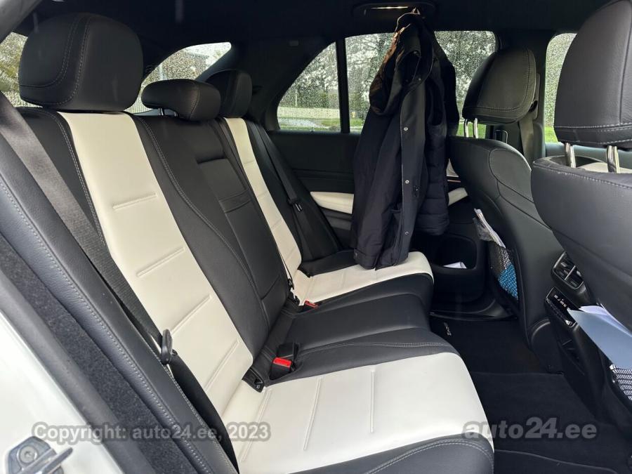 Balts Mercedes-Benz GLE-Class 2020 Tallina, ar dzinēja tilpumu 2.90 L un nobraukumu 112 tūkst. km par 52700 €, foto 6 vietnē AUTOMOTO.COM.LV