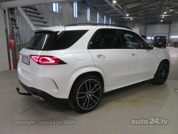 Balts Mercedes-Benz GLE-Class 2020 Tallina, ar dzinēja tilpumu 3.00 L un nobraukumu 64 tūkst. km par 51000 €, foto 2 vietnē AUTOMOTO.COM.LV