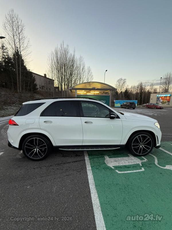 White Mercedes-Benz GLE-Class 2019 in Tallinn, with an engine capacity of 2.90 L and mileage of 145 thousand km for 48000 €, photo 4 on AUTOMOTO.COM.LV