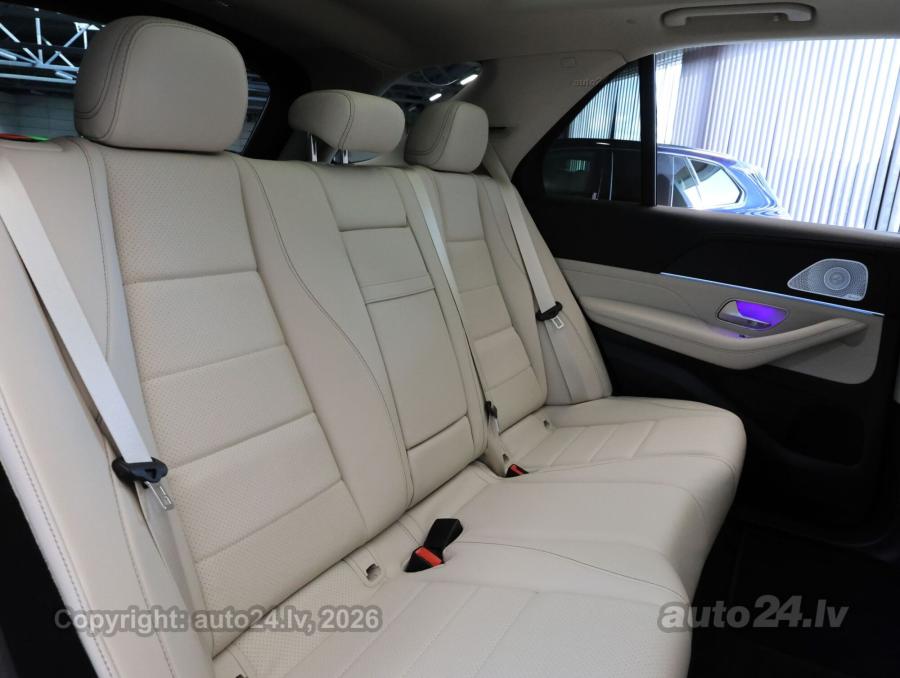 Balts Mercedes-Benz GLE-Class 2024 Tallina, ar dzinēja tilpumu 1.99 L un nobraukumu 13 tūkst. km par 79900 €, foto 17 vietnē AUTOMOTO.COM.LV