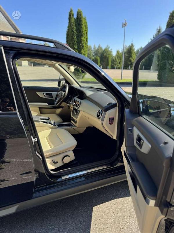 Black Mercedes-Benz glk-200 2013 in Alytus, with an engine capacity of 2.14 L and mileage of 245 thousand km for 10500 €, photo 8 on AUTOMOTO.COM.LV