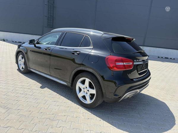 Black Mercedes-Benz glk-200 2014 in Siauliai, with an engine capacity of 2.14 L and mileage of 234 thousand km for 9900 €, photo 5 on AUTOMOTO.COM.LV