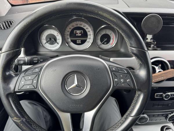 Brown Mercedes-Benz glk-200 2012 in Siauliai, with an engine capacity of 2.14 L and mileage of 213 thousand km for 10500 €, photo 6 on AUTOMOTO.COM.LV