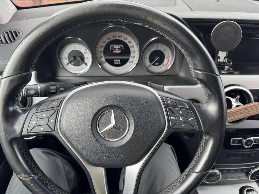 Brown Mercedes-Benz glk-200 2012 in Siauliai, with an engine capacity of 2.14 L and mileage of 213 thousand km for 10500 €, photo 7 on AUTOMOTO.COM.LV