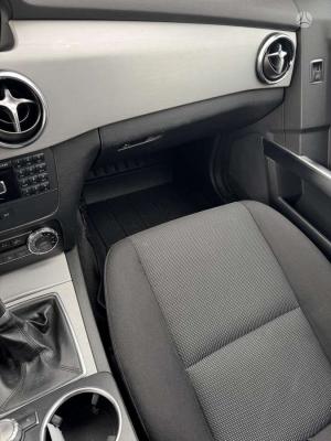 Brown Mercedes-Benz glk-200 2012 in Siauliai, with an engine capacity of 2.14 L and mileage of 213 thousand km for 10500 €, photo 8 on AUTOMOTO.COM.LV