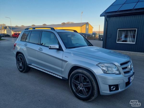 Grey Mercedes-Benz glk-200 2011 in Taurage, with an engine capacity of 2.10 L and mileage of 290 thousand km for 6450 €, photo 1 on AUTOMOTO.COM.LV