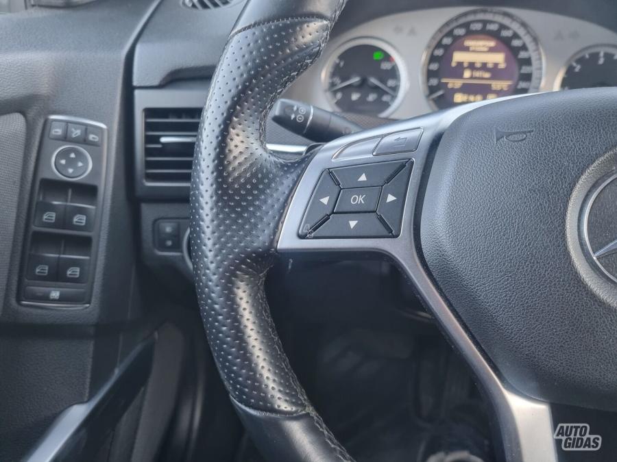 Pelēks Mercedes-Benz glk-200 2011 Tauragė, ar dzinēja tilpumu 2.10 L un nobraukumu 290 tūkst. km par 6450 €, foto 26 vietnē AUTOMOTO.COM.LV