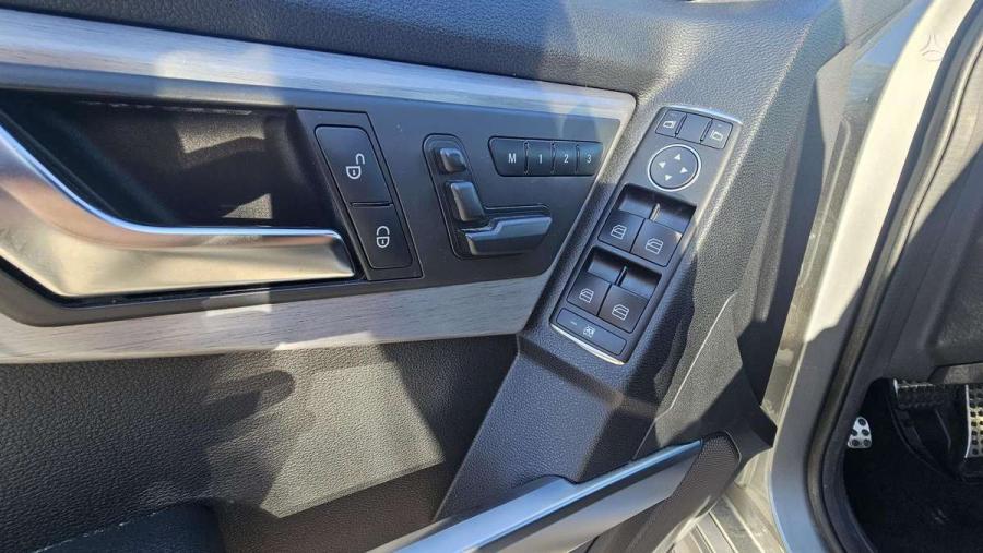 Grey Mercedes-Benz glk-200 2012 in Prienai, with an engine capacity of 2.14 L and mileage of 199 thousand km for 9599 €, photo 18 on AUTOMOTO.COM.LV