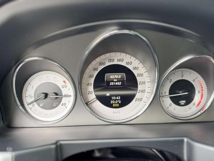White Mercedes-Benz glk-200 2012 in Taurage, with an engine capacity of 2.14 L and mileage of 250 thousand km for 7999 €, photo 15 on AUTOMOTO.COM.LV