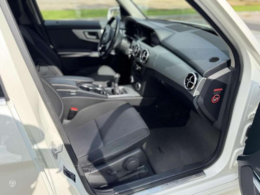 White Mercedes-Benz glk-200 2012 in Taurage, with an engine capacity of 2.14 L and mileage of 250 thousand km for 7999 €, photo 24 on AUTOMOTO.COM.LV