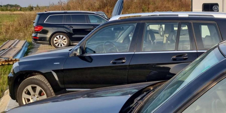 Melns Mercedes-Benz GLK 220 2009 Klaipėda, ar dzinēja tilpumu 2.14 L un nobraukumu 240 tūkst. km par 9500 €, foto 3 vietnē AUTOMOTO.COM.LV