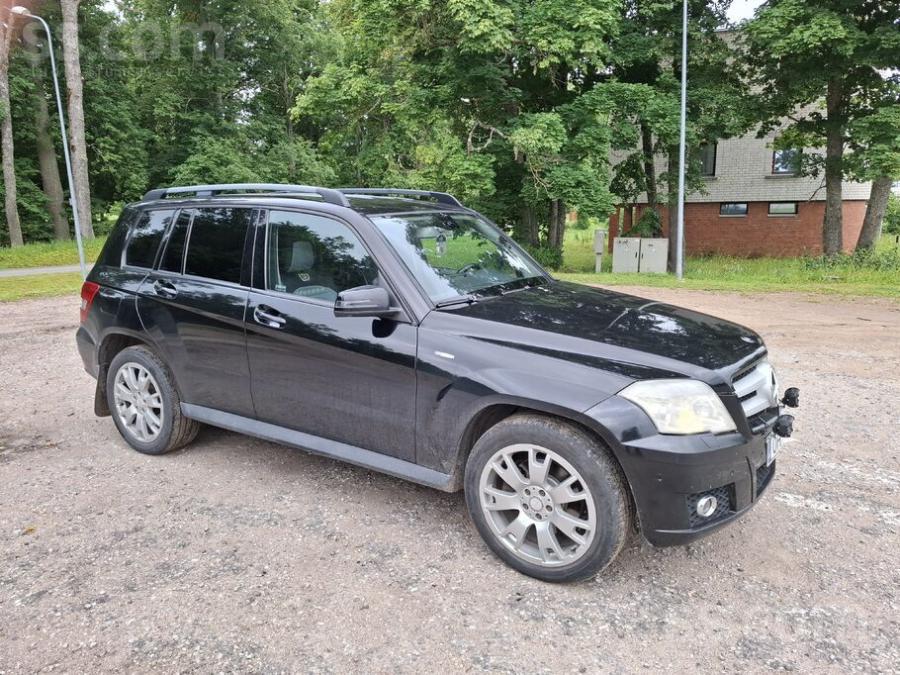 Black Mercedes-Benz GLK 220 2009 in Preili, with an engine capacity of 2.20 L and mileage of 400 thousand km for 7560 €, photo 1 on AUTOMOTO.COM.LV