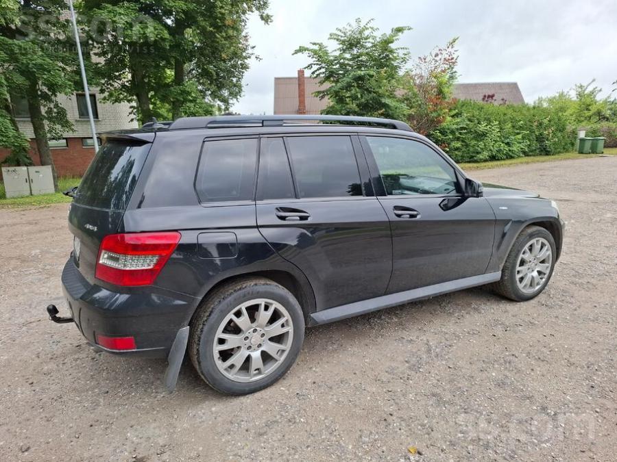 Black Mercedes-Benz GLK 220 2009 in Preili, with an engine capacity of 2.20 L and mileage of 400 thousand km for 7560 €, photo 5 on AUTOMOTO.COM.LV