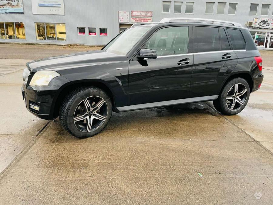 Melns Mercedes-Benz GLK 220 2010 Panevēža, ar dzinēja tilpumu 2.20 L un nobraukumu 245 tūkst. km par 7999 €, foto 1 vietnē AUTOMOTO.COM.LV