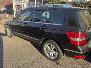 Black Mercedes-Benz GLK 220 2010 in Kaunas, with an engine capacity of 2.14 L and mileage of 219 thousand km for 4650 €, photo 2 on AUTOMOTO.COM.LV