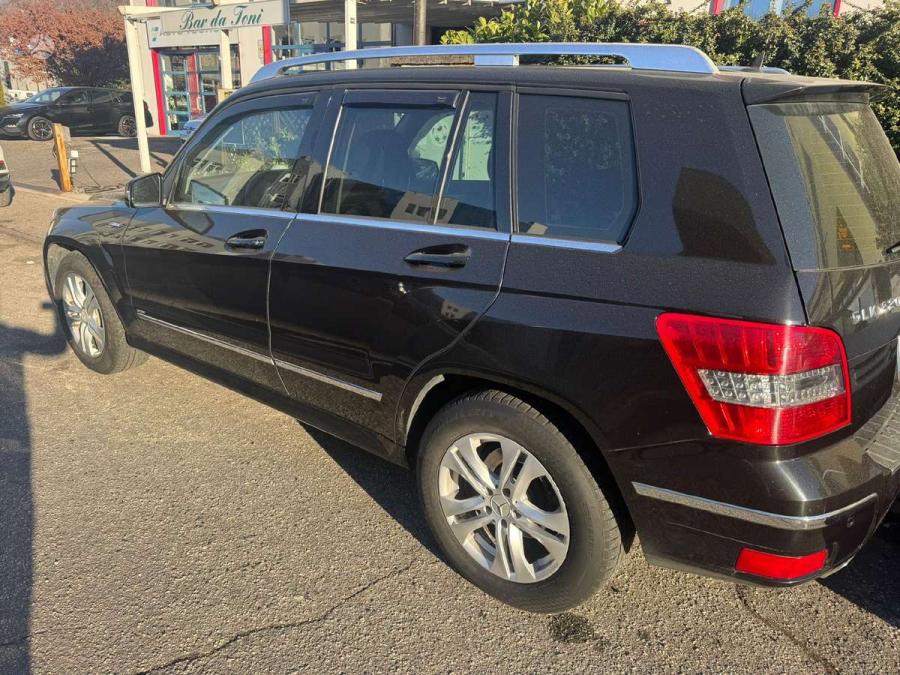 Black Mercedes-Benz GLK 220 2010 in Kaunas, with an engine capacity of 2.14 L and mileage of 219 thousand km for 4650 €, photo 2 on AUTOMOTO.COM.LV