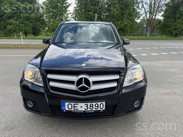 Black Mercedes-Benz GLK 220 2010 in Ogre, with an engine capacity of 2.20 L and mileage of 310 thousand km for 9150 €, photo 2 on AUTOMOTO.COM.LV