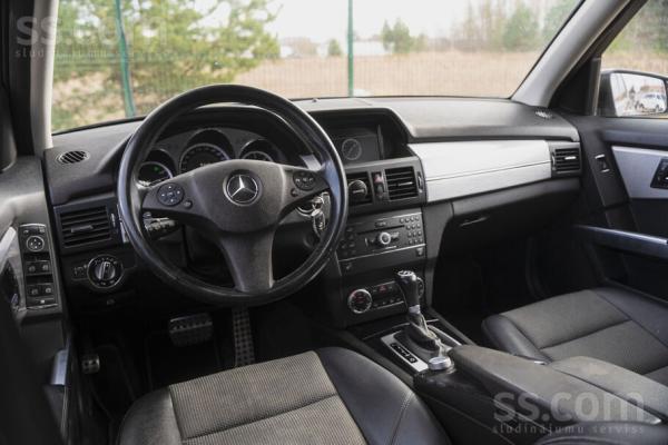 Black Mercedes-Benz GLK 220 2010 in Riga, with an engine capacity of 2.20 L and mileage of 317 thousand km for 9290 €, photo 7 on AUTOMOTO.COM.LV
