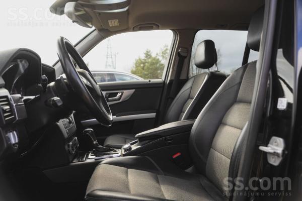 Black Mercedes-Benz GLK 220 2010 in Riga, with an engine capacity of 2.20 L and mileage of 317 thousand km for 9290 €, photo 8 on AUTOMOTO.COM.LV