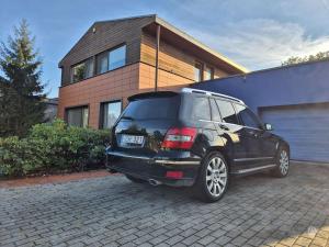 Black Mercedes-Benz GLK 220 2010 in Kaunas, with an engine capacity of 2.14 L and mileage of 332 thousand km for 6400 €, photo 4 on AUTOMOTO.COM.LV