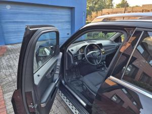Black Mercedes-Benz GLK 220 2010 in Kaunas, with an engine capacity of 2.14 L and mileage of 332 thousand km for 6400 €, photo 9 on AUTOMOTO.COM.LV