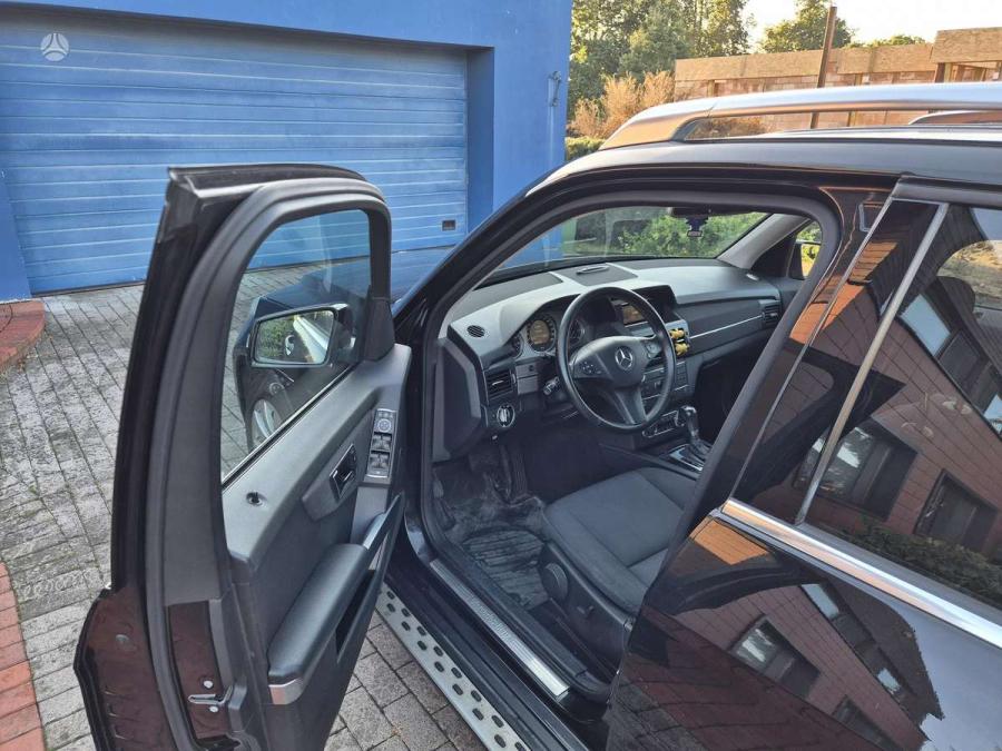 Black Mercedes-Benz GLK 220 2010 in Kaunas, with an engine capacity of 2.14 L and mileage of 332 thousand km for 6400 €, photo 9 on AUTOMOTO.COM.LV