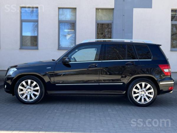 Black Mercedes-Benz GLK 220 2011 in Jelgava, with an engine capacity of 2.20 L and mileage of 0 thousand km for 8990 €, photo 2 on AUTOMOTO.COM.LV