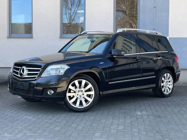 Black Mercedes-Benz GLK 220 2011 in Jelgava, with an engine capacity of 2.20 L and mileage of 0 thousand km for 8990 €, photo 4 on AUTOMOTO.COM.LV