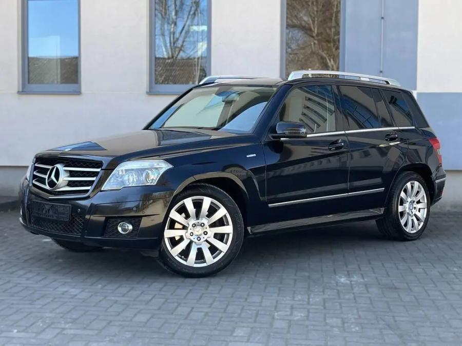 Black Mercedes-Benz GLK 220 2011 in Jelgava, with an engine capacity of 2.20 L and mileage of 0 thousand km for 8990 €, photo 5 on AUTOMOTO.COM.LV