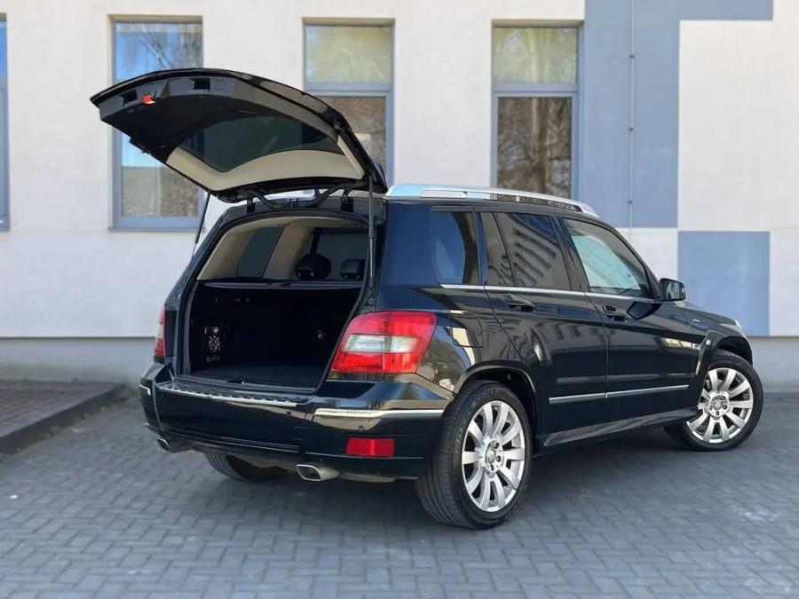 Black Mercedes-Benz GLK 220 2011 in Jelgava, with an engine capacity of 2.20 L and mileage of 0 thousand km for 8990 €, photo 7 on AUTOMOTO.COM.LV