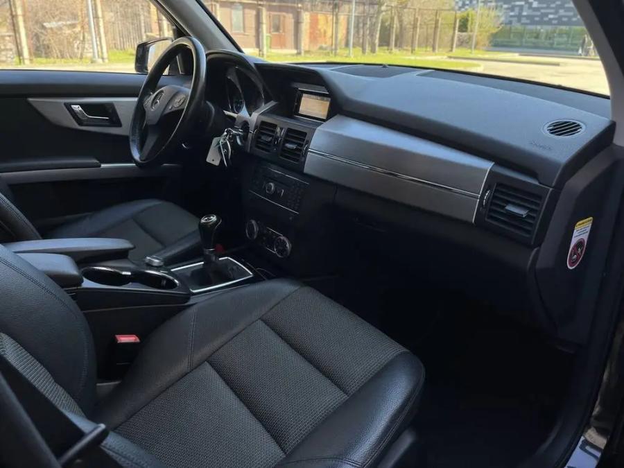 Black Mercedes-Benz GLK 220 2011 in Jelgava, with an engine capacity of 2.20 L and mileage of 0 thousand km for 8990 €, photo 13 on AUTOMOTO.COM.LV