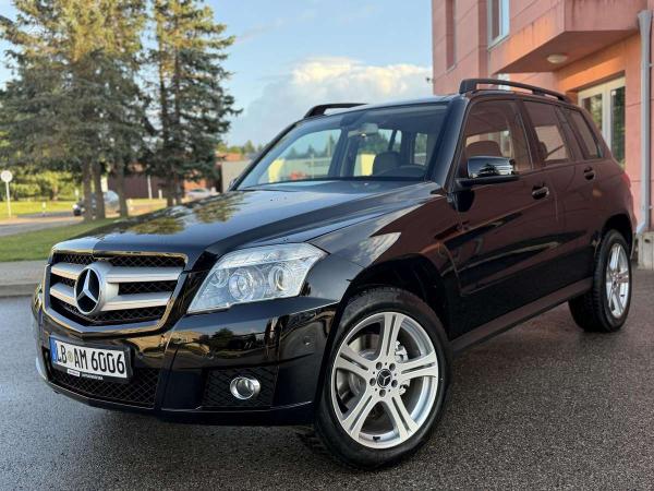 Black Mercedes-Benz GLK 220 2011 in Utena, with an engine capacity of 2.20 L and mileage of 351 thousand km for 4990 €, photo 2 on AUTOMOTO.COM.LV