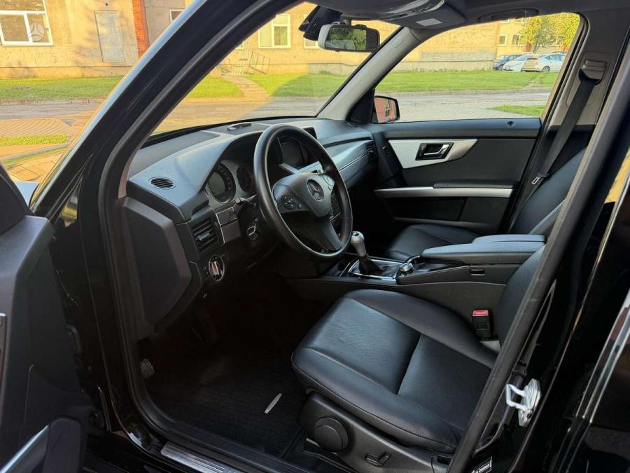 Black Mercedes-Benz GLK 220 2011 in Utena, with an engine capacity of 2.20 L and mileage of 351 thousand km for 4990 €, photo 31 on AUTOMOTO.COM.LV
