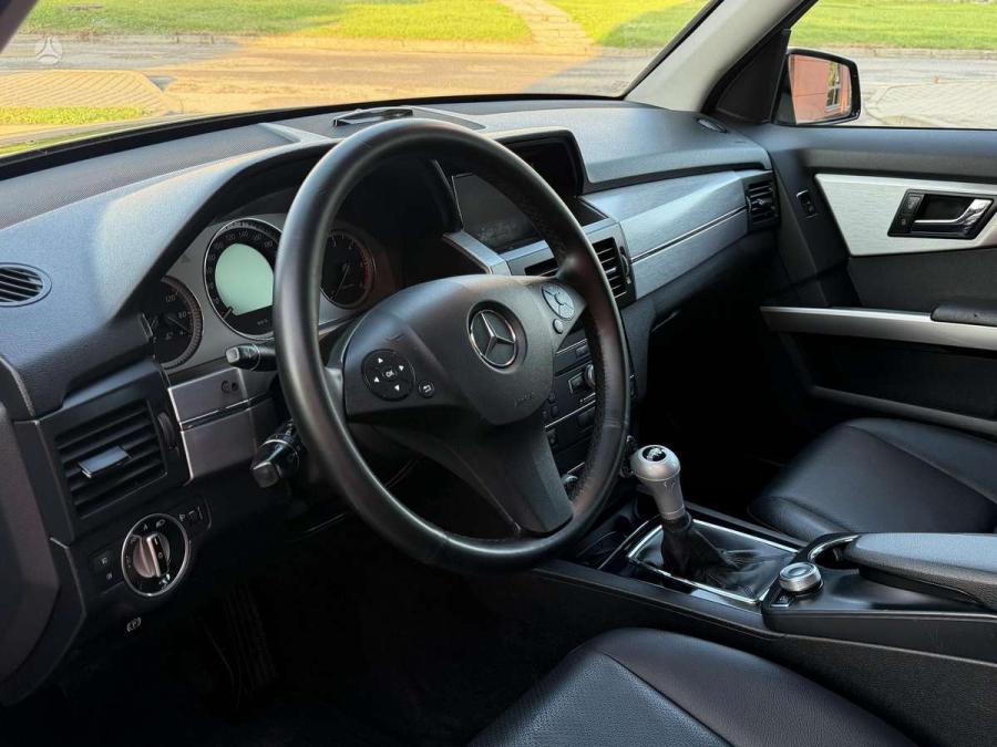 Black Mercedes-Benz GLK 220 2011 in Utena, with an engine capacity of 2.20 L and mileage of 351 thousand km for 4990 €, photo 34 on AUTOMOTO.COM.LV