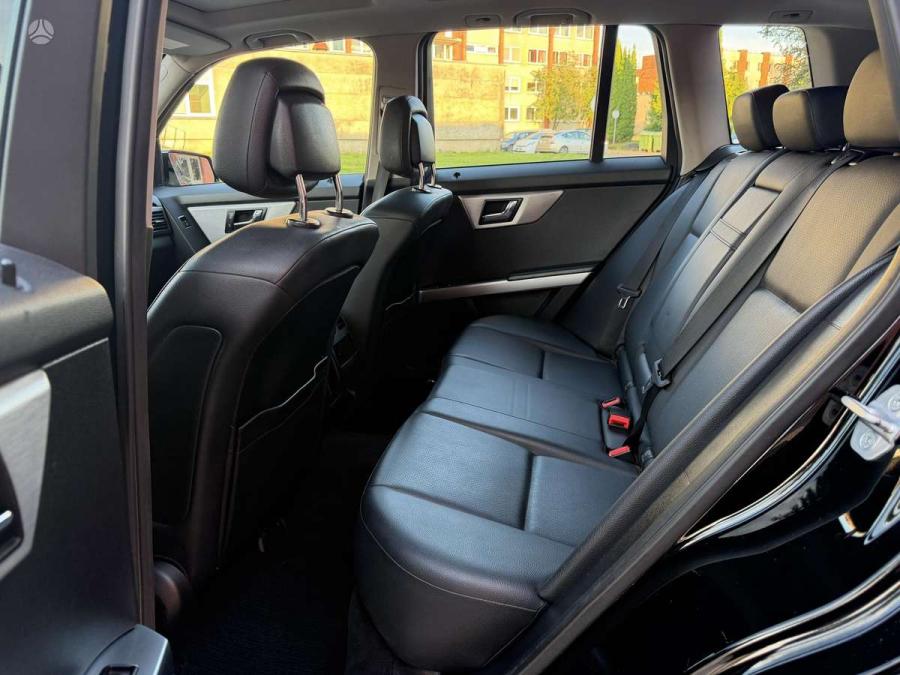 Black Mercedes-Benz GLK 220 2011 in Utena, with an engine capacity of 2.20 L and mileage of 351 thousand km for 4990 €, photo 41 on AUTOMOTO.COM.LV