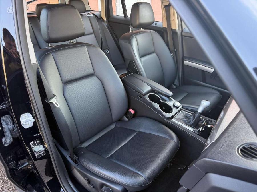 Black Mercedes-Benz GLK 220 2011 in Utena, with an engine capacity of 2.20 L and mileage of 351 thousand km for 4990 €, photo 59 on AUTOMOTO.COM.LV